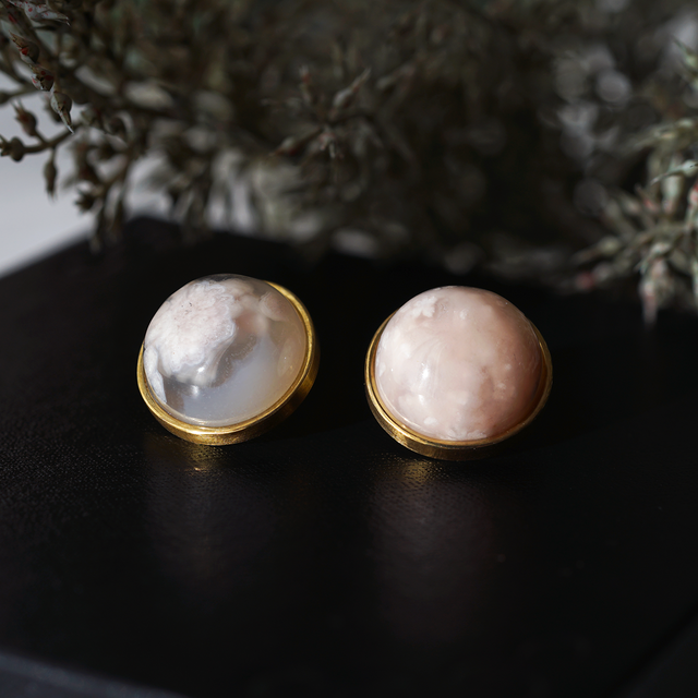 桜瑪瑙（さくらめのう）の一粒ピアス★イヤリング可 ～Cherry blossom | iichi 日々の暮らしを心地よくするハンドメイドやアンティークのマーケットプレイス
