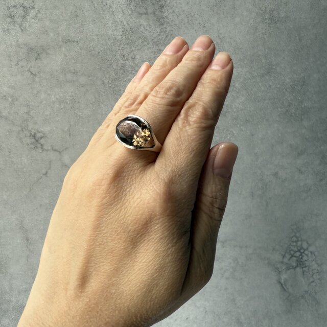 175 ヴィンテージ 「トワイライトミラー 」スモーキークォーツのリング | iichi 日々の暮らしを心地よくするハンドメイドやアンティークのマーケットプレイス