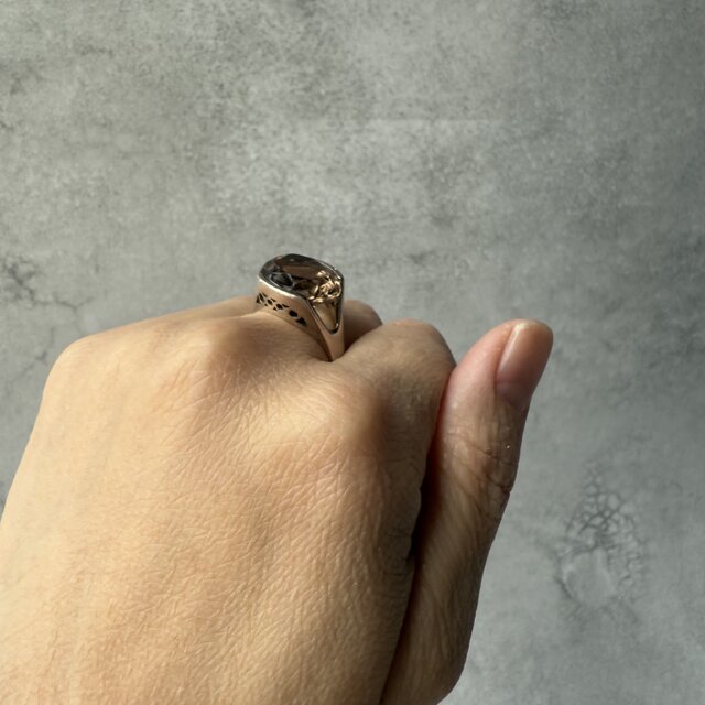175 ヴィンテージ 「トワイライトミラー 」スモーキークォーツのリング | iichi 日々の暮らしを心地よくするハンドメイドやアンティークのマーケットプレイス