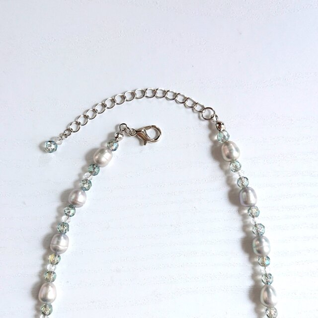 ラブラドライトと淡水パールのグレー系ネックレス Y-2038 | iichi 日々の暮らしを心地よくするハンドメイドやアンティークのマーケットプレイス