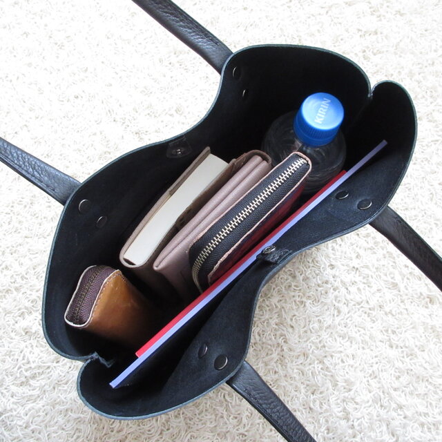 B5サイズ対応《牛革》三角マチのスクエアトート・ミディアムタイプ・0601 | iichi 日々の暮らしを心地よくするハンドメイドやアンティークのマーケットプレイス