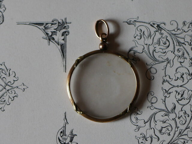 FIX フォトフレーム ペンダントトップ フランスアンティーク アンティークのある暮らし | iichi 日々の暮らしを心地よくするハンドメイドやアンティークのマーケットプレイス