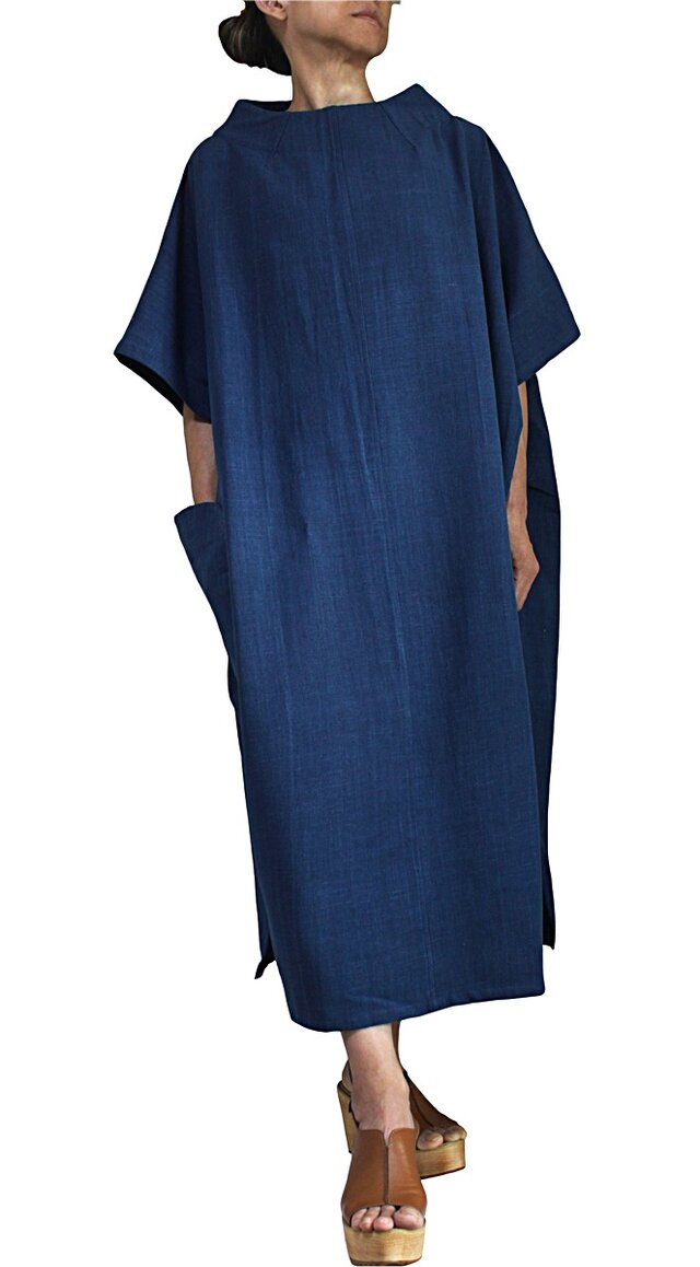 ジョムトン手織り綿ハイネックゆったりインディゴ染めドレス（DFS-082-03） | iichi 日々の暮らしを心地よくするハンドメイドやアンティークのマーケットプレイス