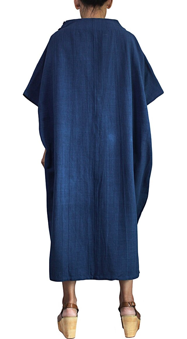 ジョムトン手織り綿ハイネックゆったりインディゴ染めドレス（DFS-082-03） | iichi 日々の暮らしを心地よくするハンドメイドやアンティークのマーケットプレイス