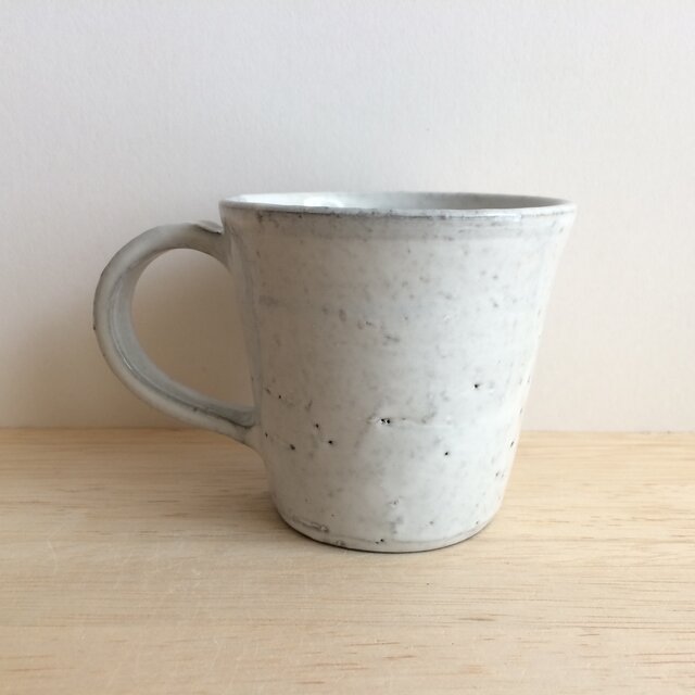 ツキノワグマのマグ（白A） | iichi 日々の暮らしを心地よくするハンドメイドやアンティークのマーケットプレイス