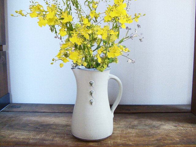 貼付文二彩ピッチャー | iichi 日々の暮らしを心地よくするハンドメイドやアンティークのマーケットプレイス