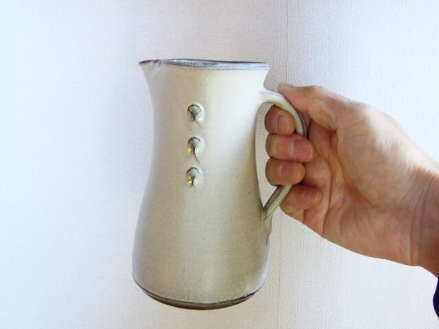 貼付文二彩ピッチャー | iichi 日々の暮らしを心地よくするハンドメイドやアンティークのマーケットプレイス