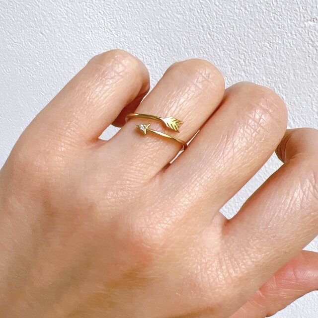 R390-ヴィンテージリング U.S.A. 1980s Gold Tone Sideways Arrow Adjustable | iichi 日々の暮らしを心地よくするハンドメイドや ...