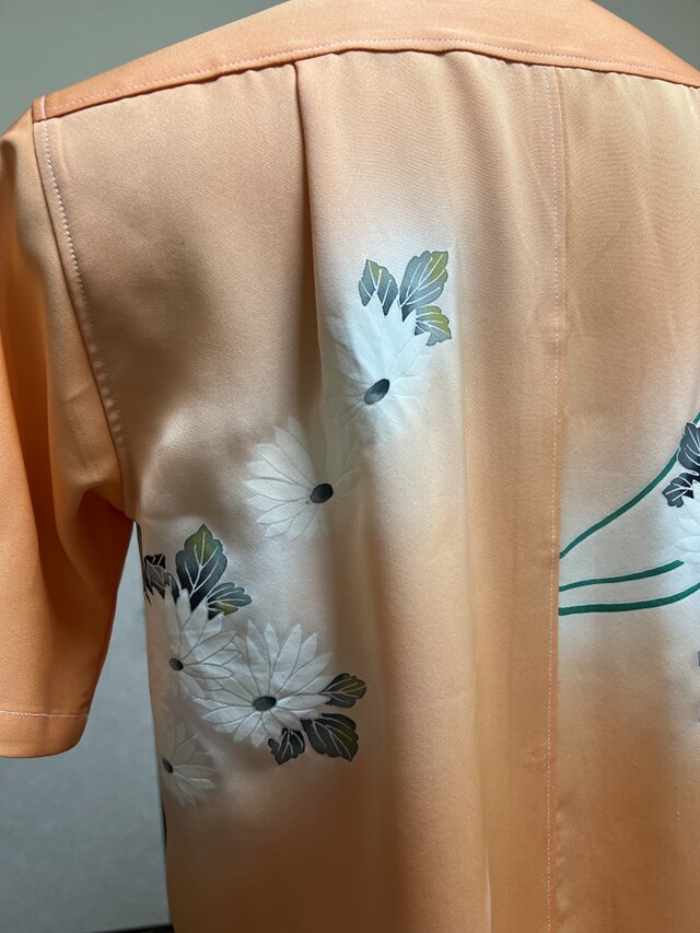 オレンジ色、花柄、アロハシャツ、S寸！ | iichi 日々の暮らしを心地よくするハンドメイドやアンティークのマーケットプレイス