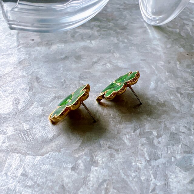 PA307-【 AVON 】エイボン・ヴィンテージピアス 1992 "Lucky Clover" | iichi 日々の暮らしを心地よくするハンドメイドやアンティークのマーケットプレイス