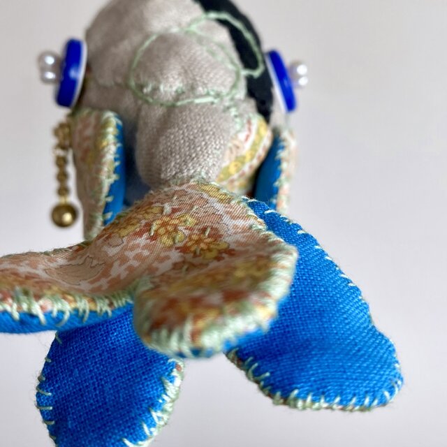 《毎日が楽しくなる》魚バックチャーム " ピカリ " /ドールチャーム no.226 | iichi 日々の暮らしを心地よくするハンドメイドやアンティークのマーケットプレイス