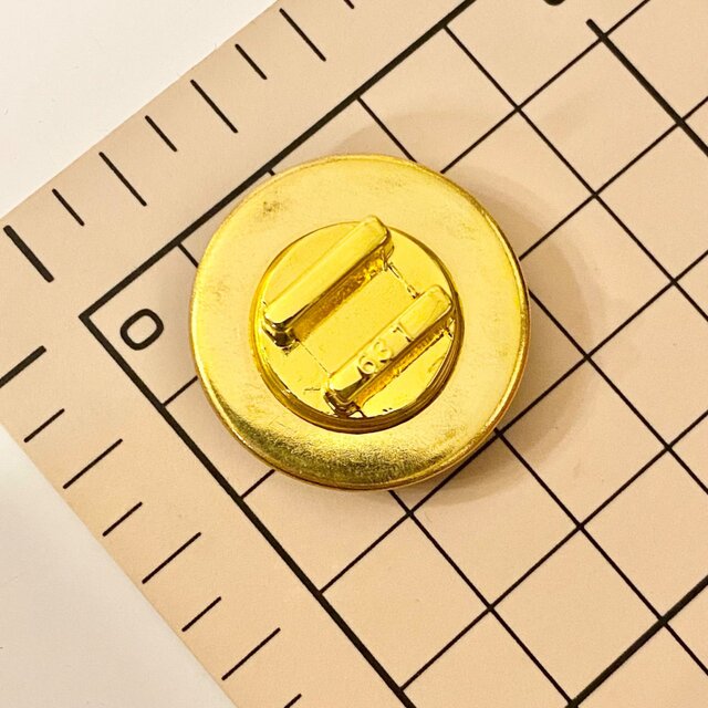 着物 ガラス 帯留め｜和洋折衷のアクセントに オリジナルデザイン ひときわ鮮やかに浮かび上がる赤い薔薇。 GK-78 | iichi 日々の暮らしを心地よくするハンドメイドやアンティークの ...