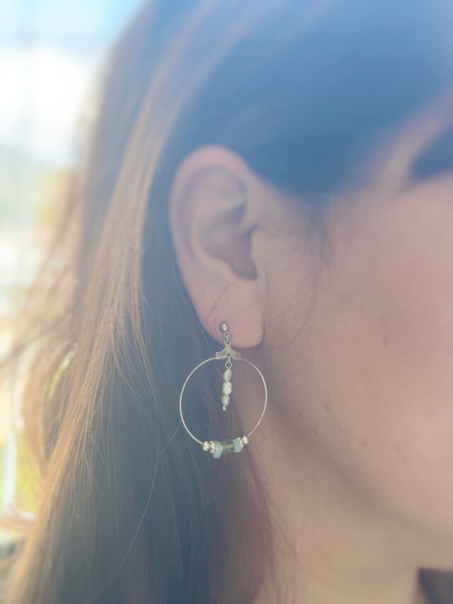 Peridot＊Amazonite フープピアス | iichi 日々の暮らしを心地よくするハンドメイドやアンティークのマーケットプレイス