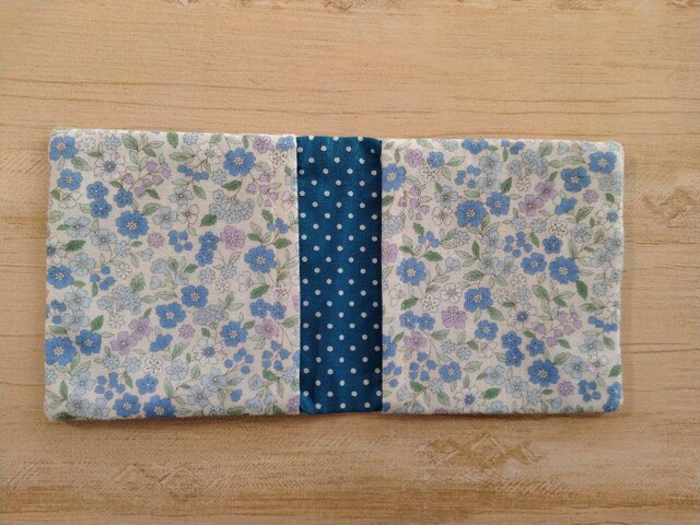 New*ガーゼのサニタリーポーチ*サニタリーケース*小花柄*ブルー | iichi 日々の暮らしを心地よくするハンドメイドやアンティークのマーケットプレイス