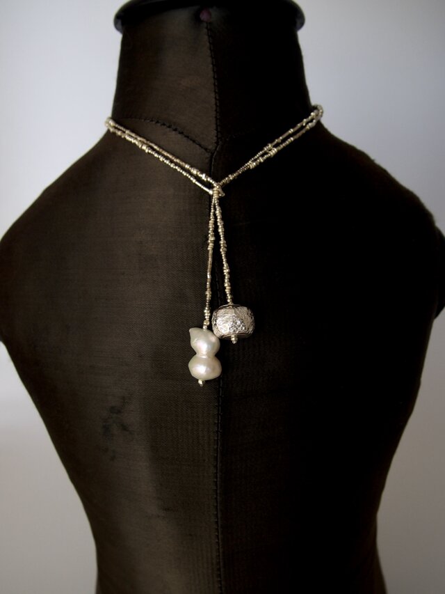 "Viora" Lariat necklace - Pearl × Pearl -【C】 | iichi 日々の暮らしを心地よくするハンドメイドやアンティークのマーケットプレイス