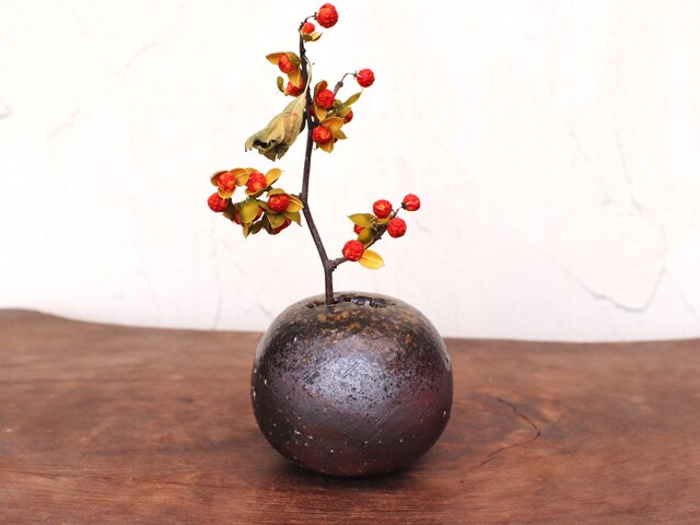 備前焼 一輪差し(たま) h2-120 | iichi 日々の暮らしを心地よくするハンドメイドやアンティークのマーケットプレイス