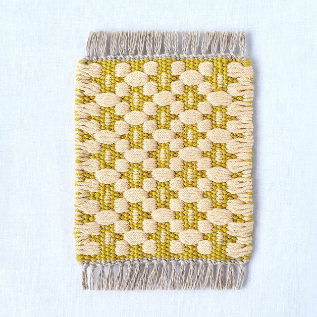 北欧手織り:ローゼンゴン織りコースター（small flowers）イエロー×クリーム | iichi 日々の暮らしを心地よくするハンドメイドやアンティークのマーケットプレイス