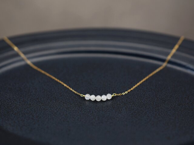 【14kgf ネックレス】薄月夜 ムーンストーン フロストホワイト 天然石・6月誕生石 | iichi 日々の暮らしを心地よくするハンドメイドやアンティークのマーケットプレイス