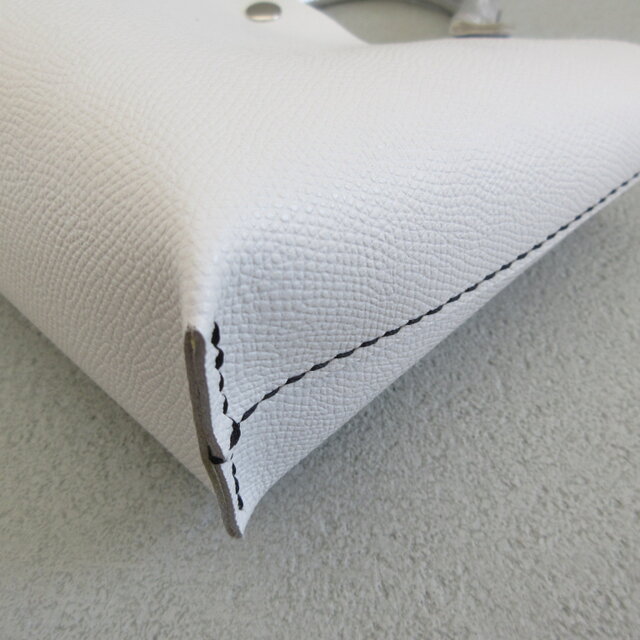 贅沢な手縫い仕上げ♪《牛革》新シリーズ☆レクタングル☆ミニトート・ホワイトシュリンク・0624 | iichi 日々の暮らしを心地よくするハンドメイドやアンティークのマーケットプレイス