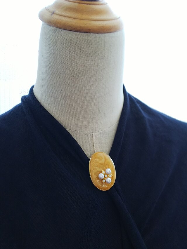 ヴィンテージ 取り外し可能･2Way はちみつ色／パール&Rhineストーンのスカーフクリップ | iichi 日々の暮らしを心地よくするハンドメイドやアンティークのマーケットプレイス