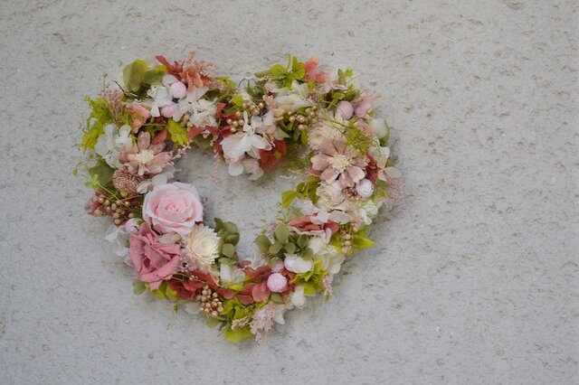 【2025母の日】ふんわりハートwreath | iichi 日々の暮らしを心地よくするハンドメイドやアンティークのマーケットプレイス