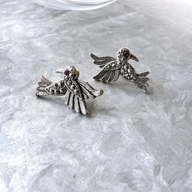 PA311-【 AVON 】エイボン・ヴィンテージピアス Silvertone Marcasite Hummingbird | iichi 日々の暮らしを心地よくするハンドメイドやアンティーク ...