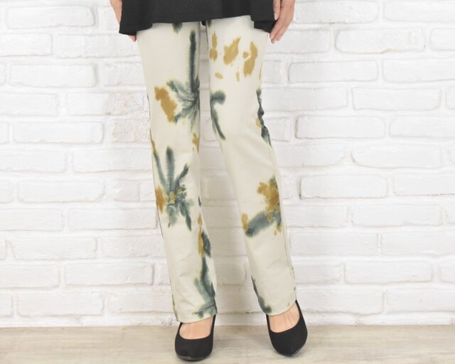 驚きの穿き心地！ユニークな手染めのストレートストレッチロングパンツ | iichi 日々の暮らしを心地よくするハンドメイドやアンティークのマーケットプレイス