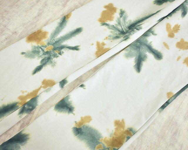 驚きの穿き心地！ユニークな手染めのストレートストレッチロングパンツ | iichi 日々の暮らしを心地よくするハンドメイドやアンティークのマーケットプレイス