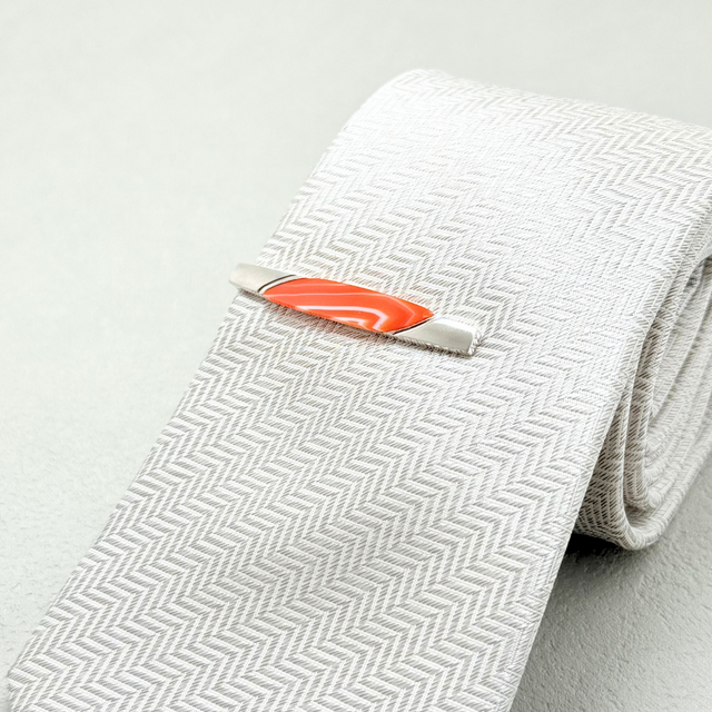 ラス1 ひし形の旋律 サードオニキス/紅縞瑪瑙 RHP 天然石ネクタイピン - Lean | iichi 日々の暮らしを心地よくするハンドメイドやアンティークのマーケットプレイス