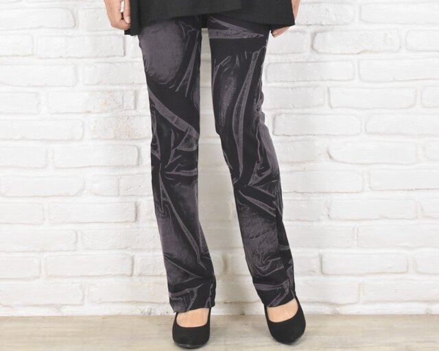 驚きの穿き心地！レアな手染めストレートストレッチロングパンツ ＜ウォッシュパープル＞ | iichi 日々の暮らしを心地よくするハンドメイドやアンティークのマーケットプレイス