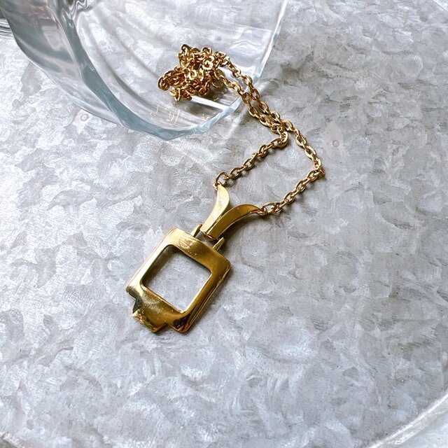 N284-【KRAMER】クレーマー・ヴィンテージネックレス U.S.A. Gold Tone Open Square | iichi 日々の暮らしを心地よくするハンドメイドやアンティークの ...