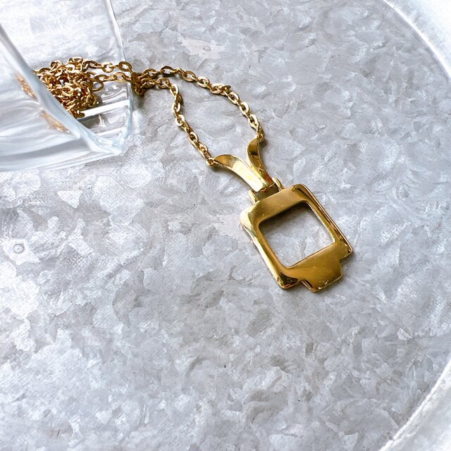 N284-【KRAMER】クレーマー・ヴィンテージネックレス U.S.A. Gold Tone Open Square | iichi 日々の暮らしを心地よくするハンドメイドやアンティークの ...