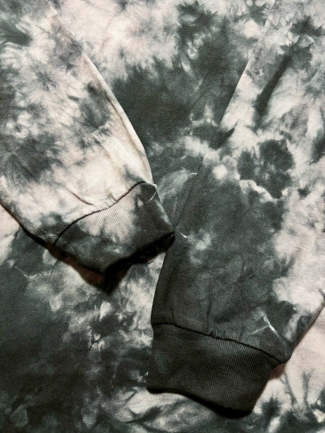 タイダイ 長袖Tシャツ Lサイズ ブラック ムラ染め HIPPIES DYE HD23-84 | iichi 日々の暮らしを心地よくするハンドメイドやアンティークのマーケットプレイス