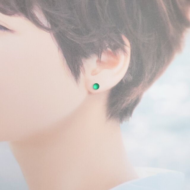 ふんわりフロストガラス＊エメラルドグリーン／ピアスorイヤリング | iichi 日々の暮らしを心地よくするハンドメイドやアンティークのマーケットプレイス