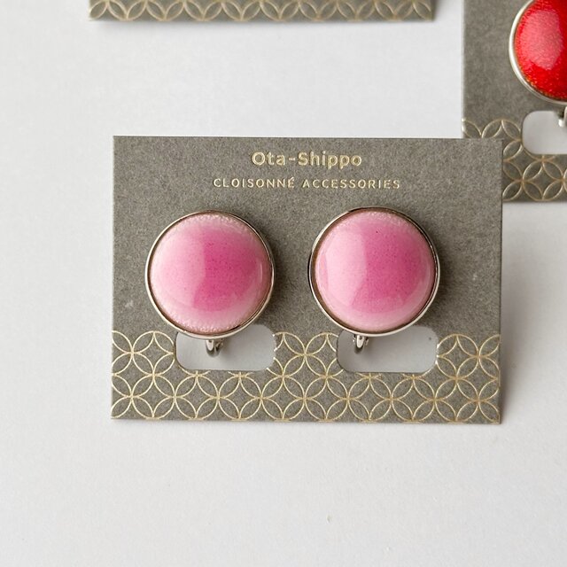 セピア（大）【Pink】 七宝焼のイヤリング 純銀張七宝 | iichi 日々の暮らしを心地よくするハンドメイドやアンティークのマーケットプレイス