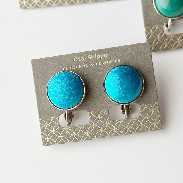 セピア（大）【Sky Blue】 七宝焼のイヤリング 純銀張七宝 | iichi 日々の暮らしを心地よくするハンドメイドやアンティークのマーケットプレイス