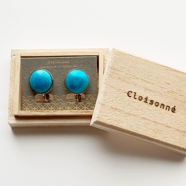 セピア（大）【Sky Blue】 七宝焼のイヤリング 純銀張七宝 | iichi 日々の暮らしを心地よくするハンドメイドやアンティークのマーケットプレイス