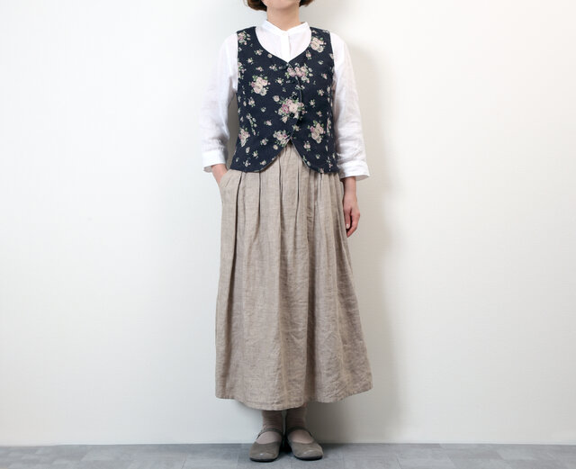 #504リバーシブルベスト(黒×花) | iichi 日々の暮らしを心地よくするハンドメイドやアンティークのマーケットプレイス