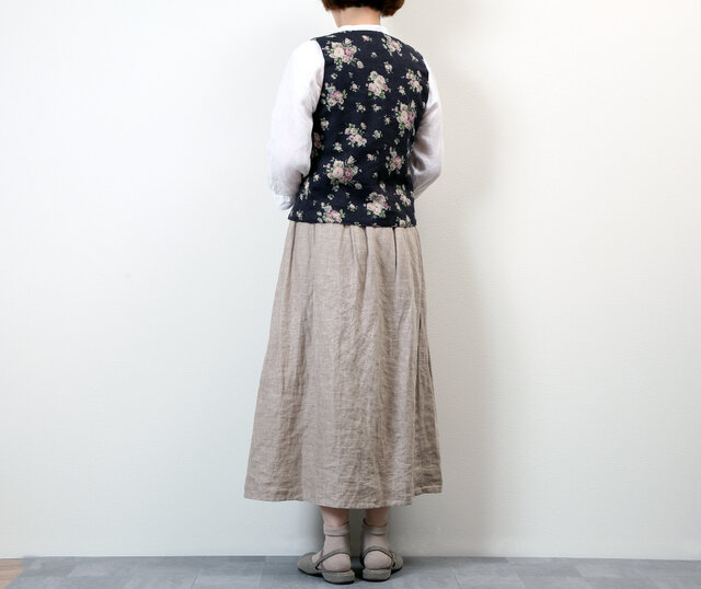#504リバーシブルベスト(黒×花) | iichi 日々の暮らしを心地よくするハンドメイドやアンティークのマーケットプレイス