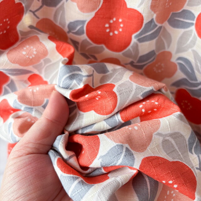 【花纏う】レディのためのティアードスカート：85cm（椿：レッド） | iichi 日々の暮らしを心地よくするハンドメイドやアンティークのマーケットプレイス