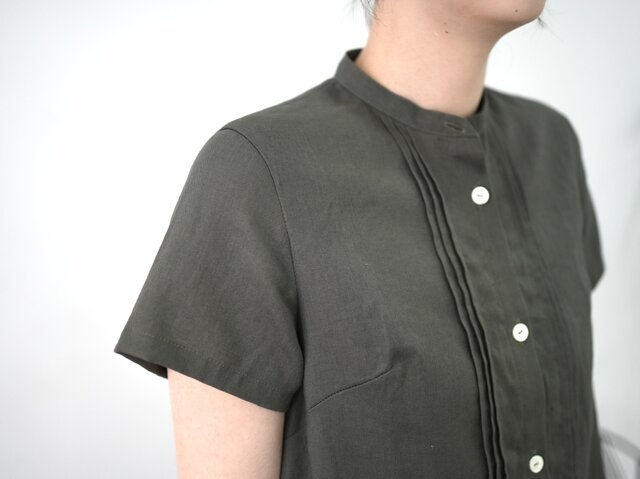 ピンタックワンピース半袖 ︎コットンリネンカーキ No.339 | iichi 日々の暮らしを心地よくするハンドメイドやアンティークのマーケットプレイス