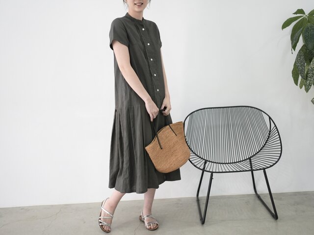 ピンタックワンピース半袖 ︎コットンリネンカーキ No.339 | iichi 日々の暮らしを心地よくするハンドメイドやアンティークのマーケットプレイス