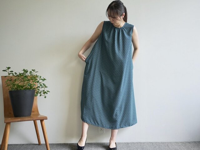 幾何柄のノースリーブワンピ・グリーン系 No.350 | iichi 日々の暮らしを心地よくするハンドメイドやアンティークのマーケットプレイス