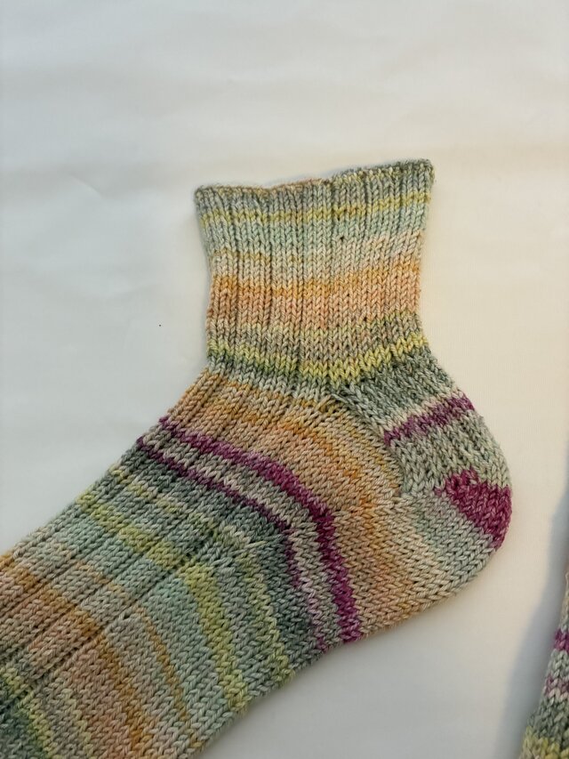 No.1542 手編み靴下 | iichi 日々の暮らしを心地よくするハンドメイドやアンティークのマーケットプレイス