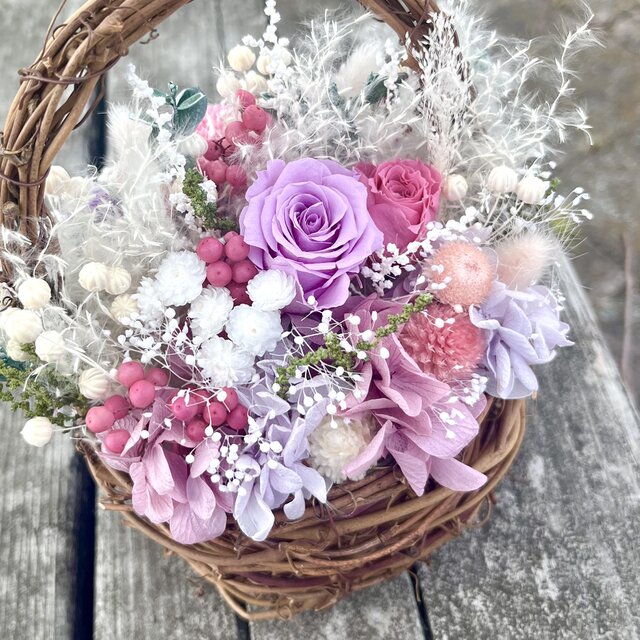 母の日 バスケットアレンジメント ふわふわナチュラル プリザーブドフラワー エレガントなお色 敬老の日 OHANA | iichi 日々の暮らしを心地よくするハンドメイドやアンティークの ...