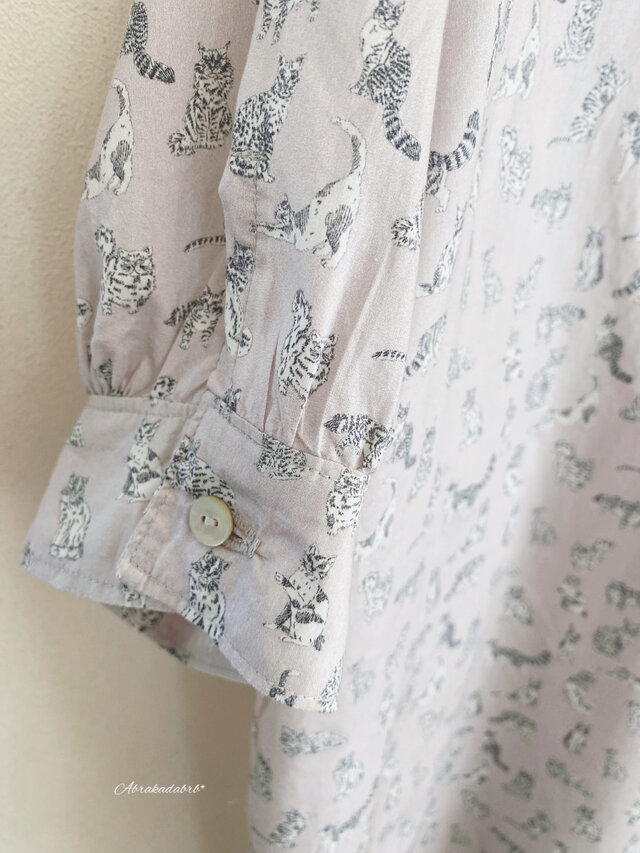 Liberty Meow-petit ハイネックBarberふう・半袖ブラウス(大人） | iichi 日々の暮らしを心地よくするハンドメイドやアンティークのマーケットプレイス