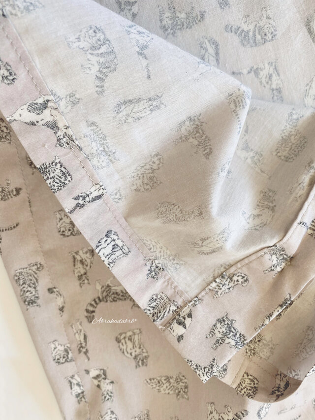 Liberty Meow-petit ハイネックBarberふう・半袖ブラウス(大人） | iichi 日々の暮らしを心地よくするハンドメイドやアンティークのマーケットプレイス