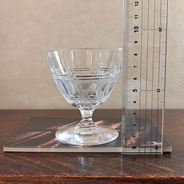 ヴィンテージ アンティーク 安定感のあるクリスタルワイングラス ダイヤモンドカット 高8.5㎝【YG70】 | iichi 日々の暮らしを心地よくするハンドメイドやアンティークのマーケットプレイス