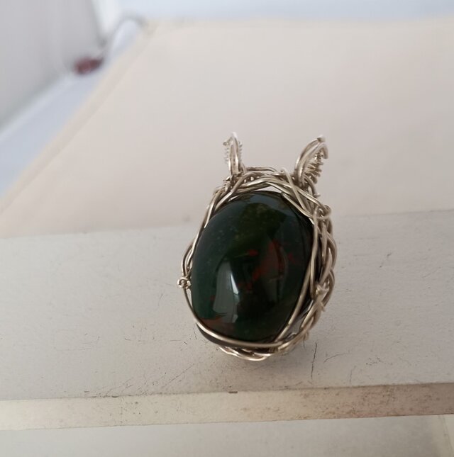 mineral pendant head（ブラッドストーン） | iichi 日々の暮らしを心地よくするハンドメイドやアンティークのマーケットプレイス