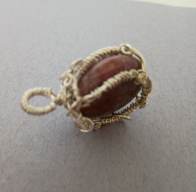mineral pendant head（ルビー） | iichi 日々の暮らしを心地よくするハンドメイドやアンティークのマーケットプレイス